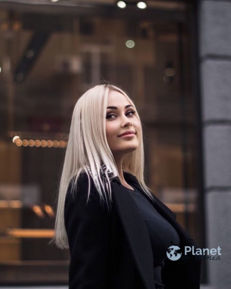 Dating Russian Women: The Comprehensive Guide for Men